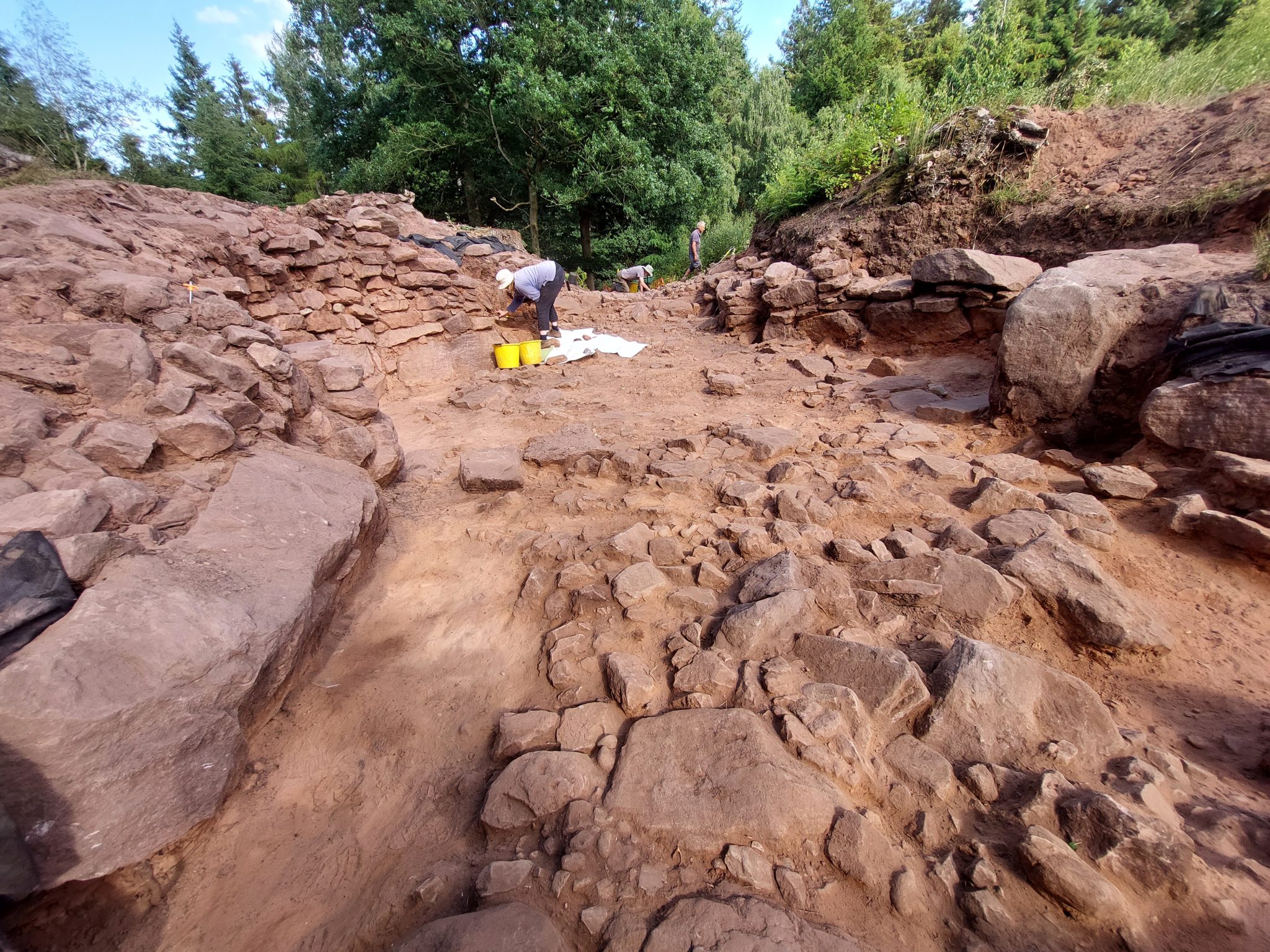 Archaeologists open up Nesscliffe excavation for public tours this ...